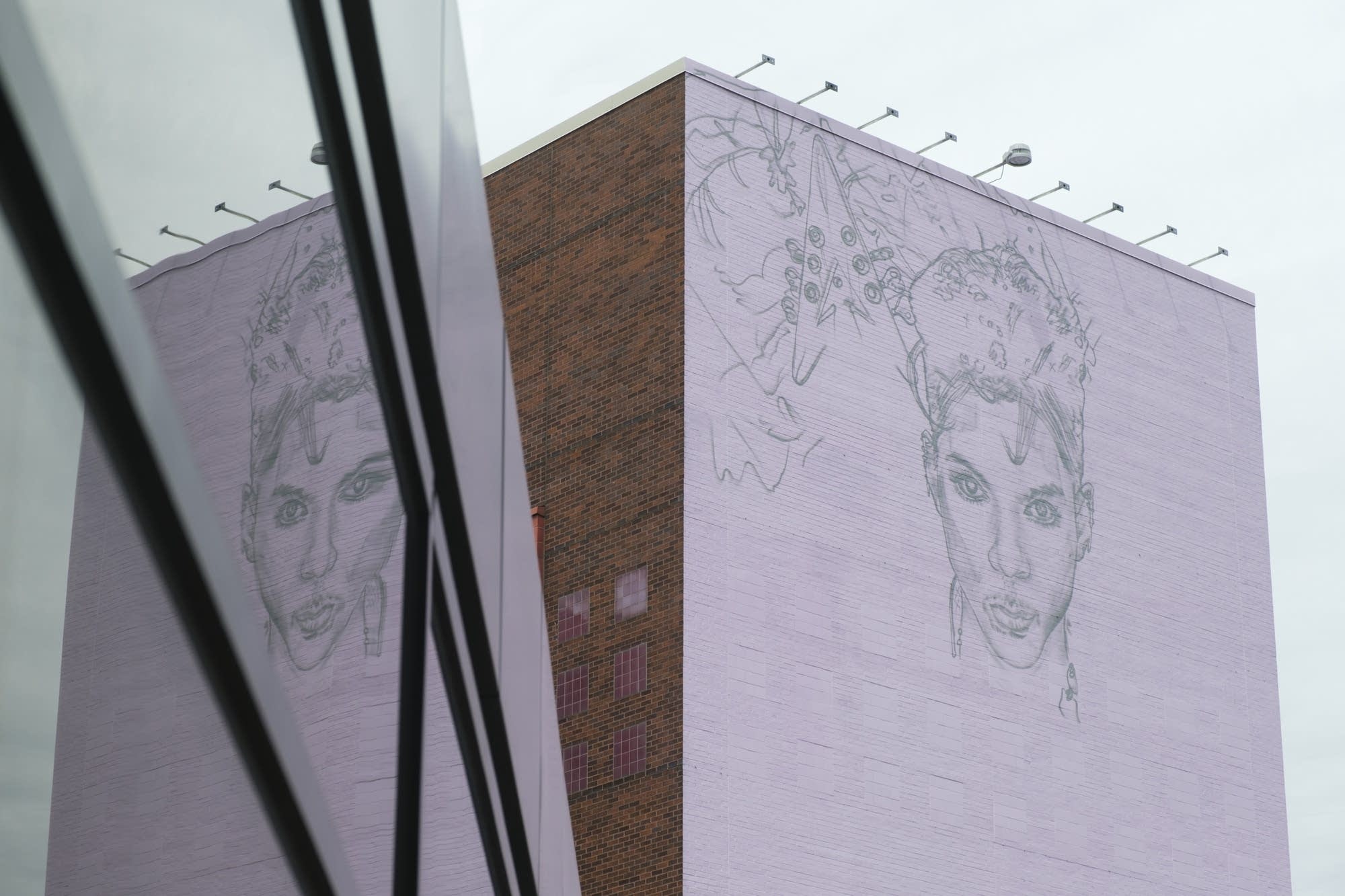 El mural de Prince en el centro de Minneapolis se dio a conocer en una ...