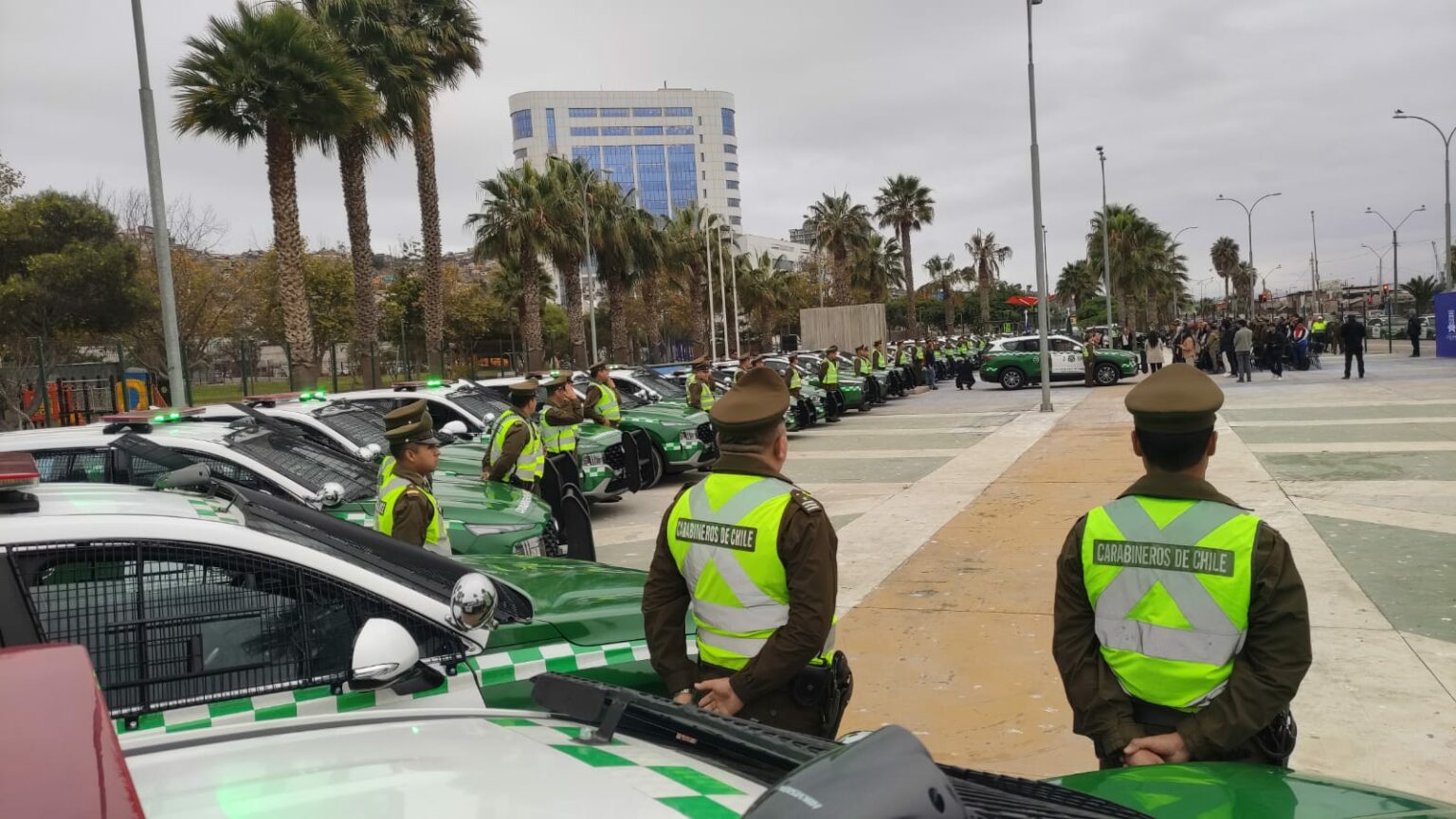 Gobierno entrega 28 nuevos vehículos a Carabineros para reforzar presencia preventiva en terreno ...